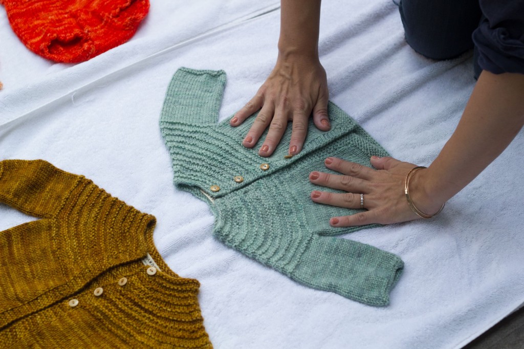 Hand Washing Wool with Anna Wallack of Misha & Puff | Magnesium Blue